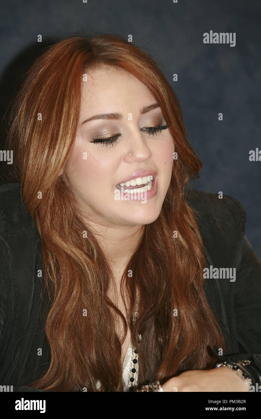 Miley Cyrus, "The Last Song" Portrait Session, March 13, 2010 ...