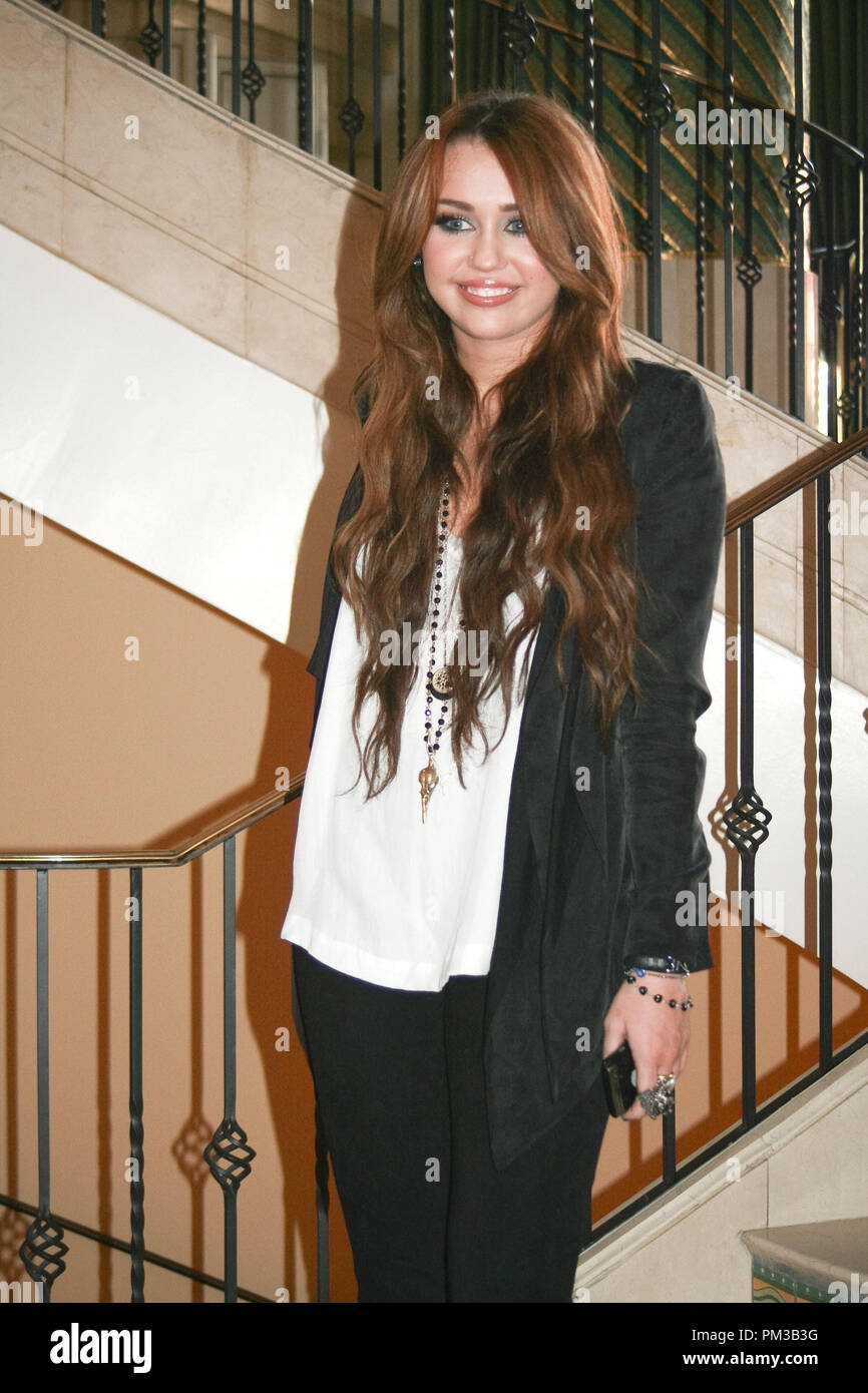Miley Cyrus, "The Last Song" Portrait Session, March 13, 2010 ...