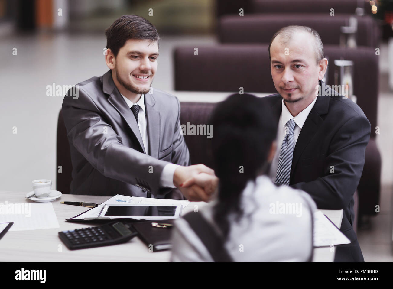 Bank customer desk hi-res stock photography and images - Alamy