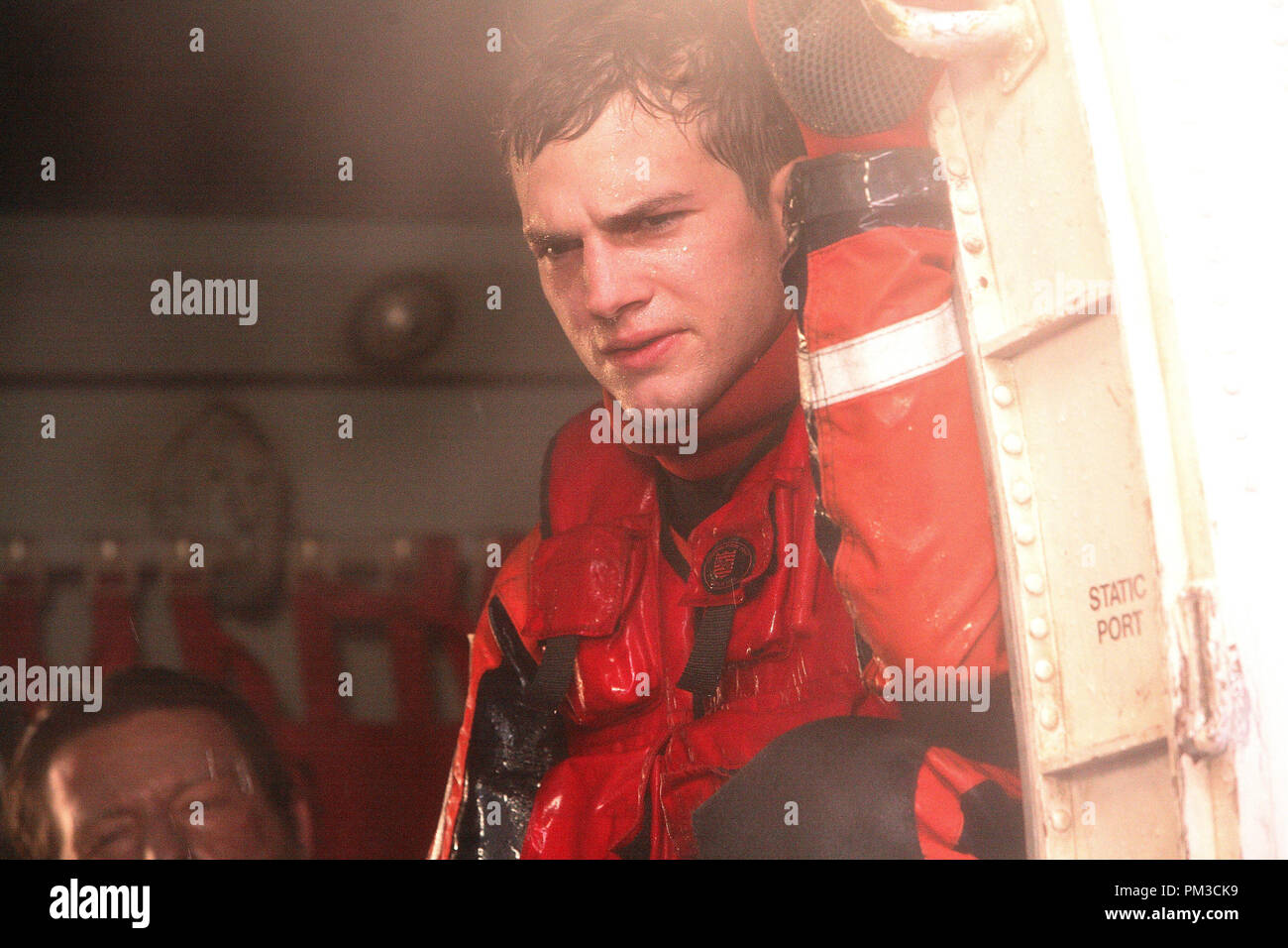 The guardian 2006 ashton kutcher hi-res stock photography and images ...