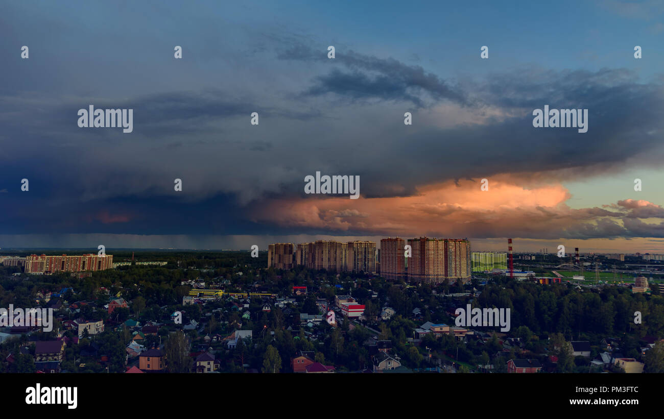 Scary sky hi-res stock photography and images - Alamy