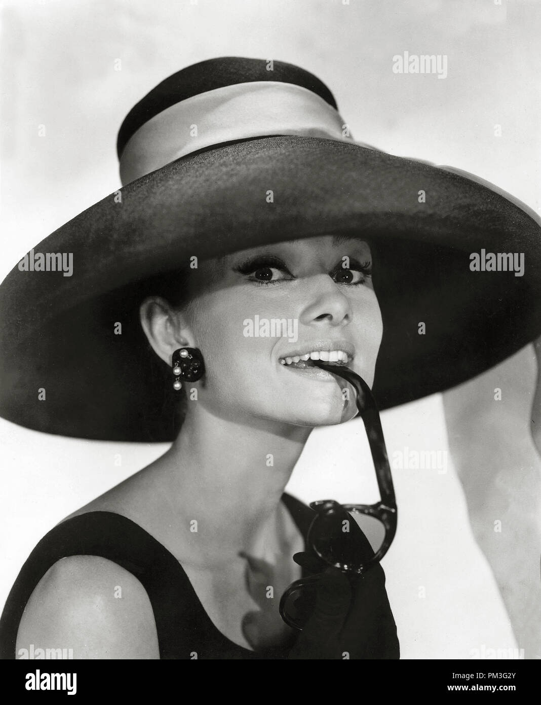 Audrey hepburn hi-res stock photography and images - Alamy