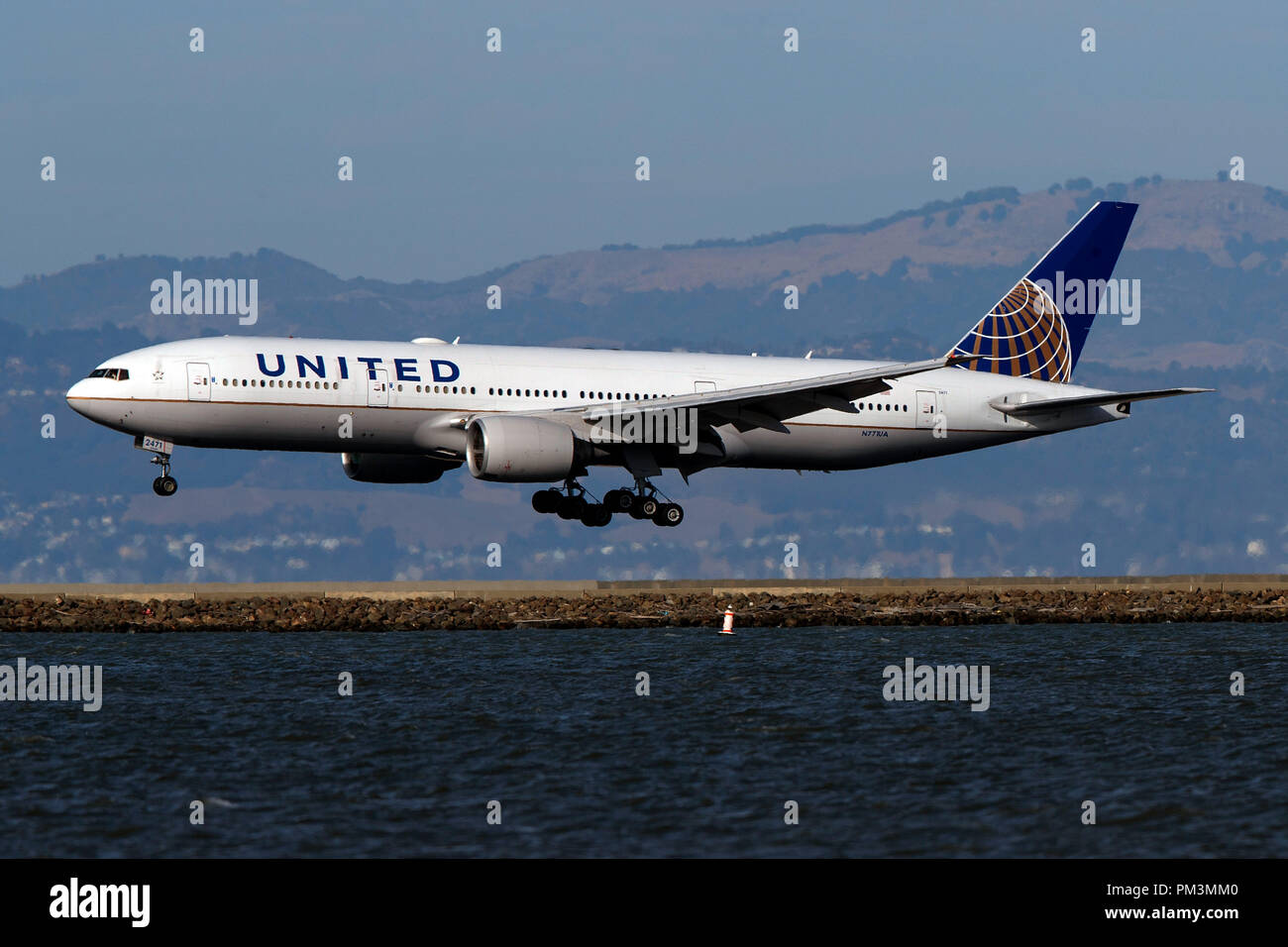 Boeing 777-222 (N771UA) operated by United Airlines landing at San ...
