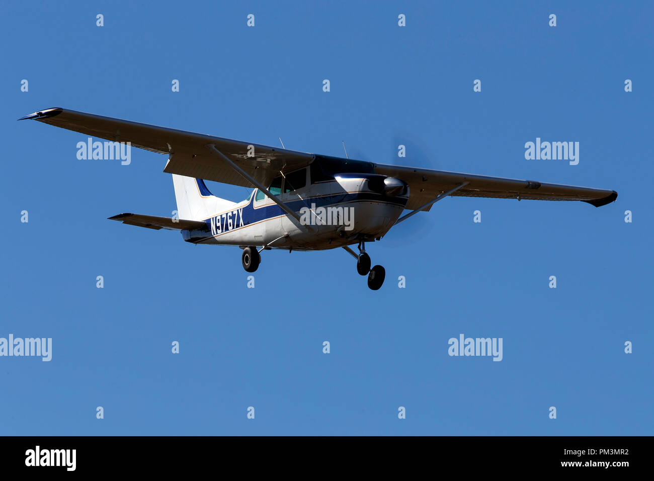 Cessna 210b hi-res stock photography and images - Alamy
