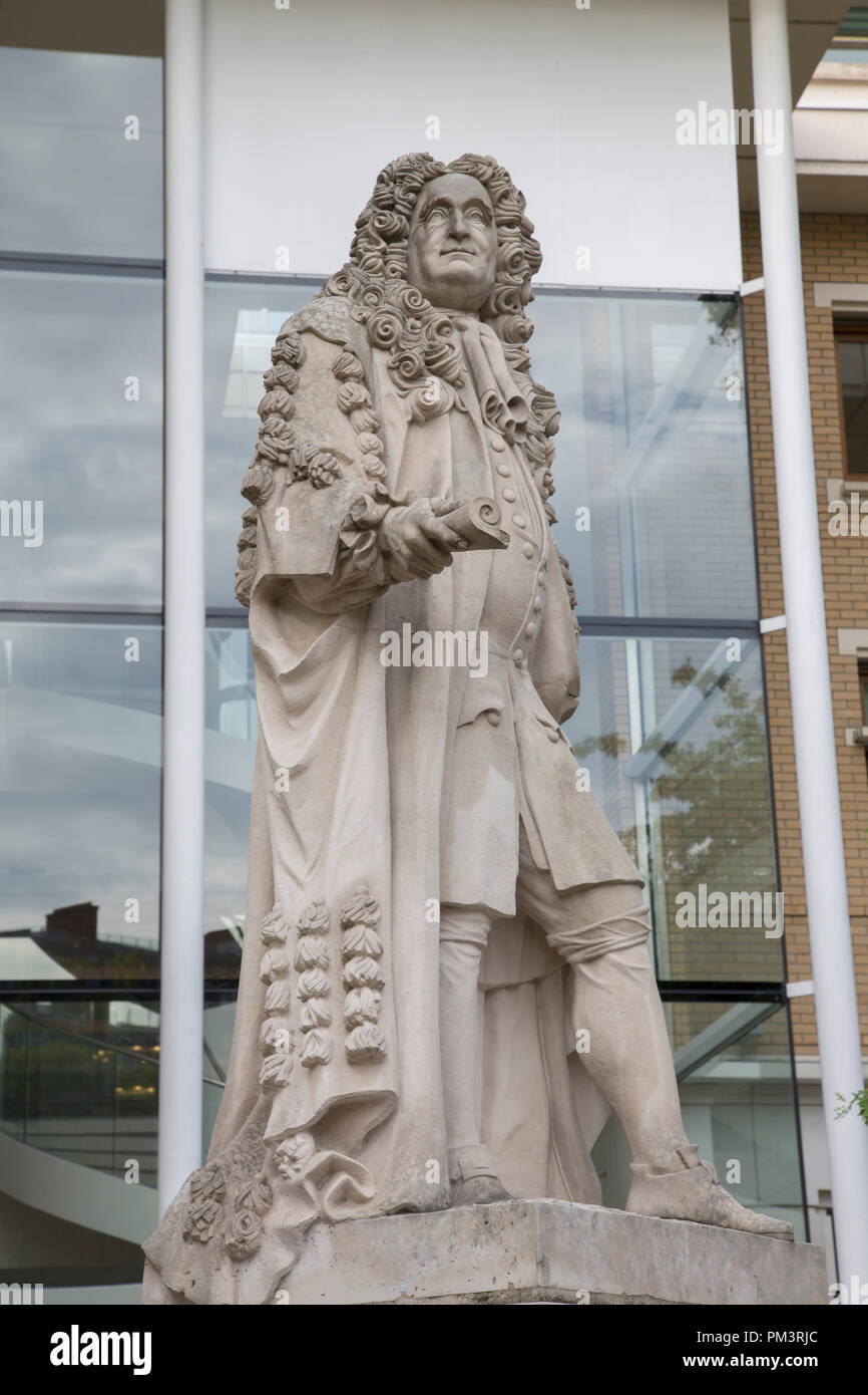 Statue of sir hans sloane hi-res stock photography and images - Alamy
