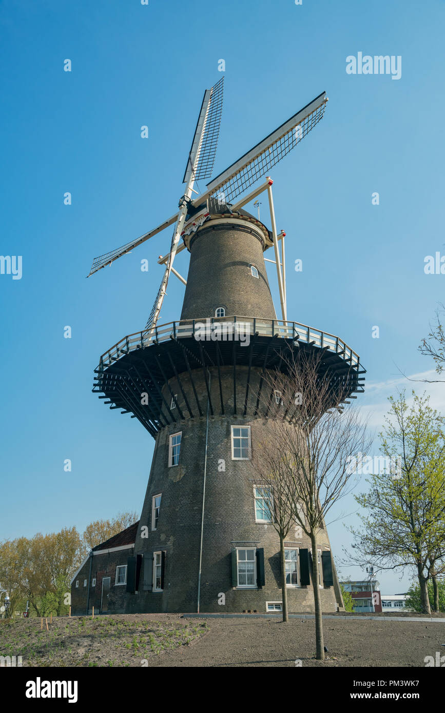 Molen de valk windmill hi-res stock photography and images - Alamy