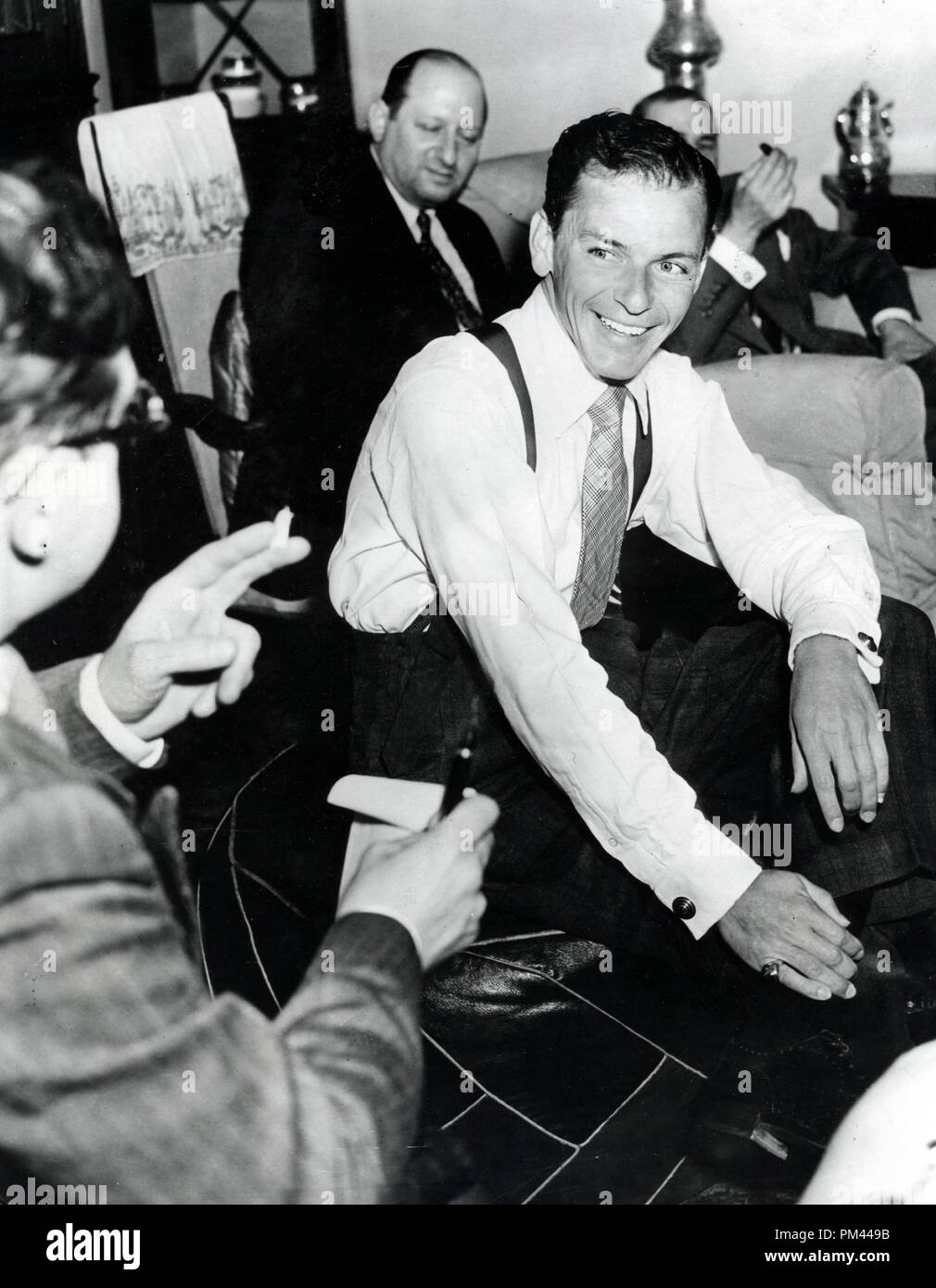Frank sinatra 1950s hi-res stock photography and images - Alamy