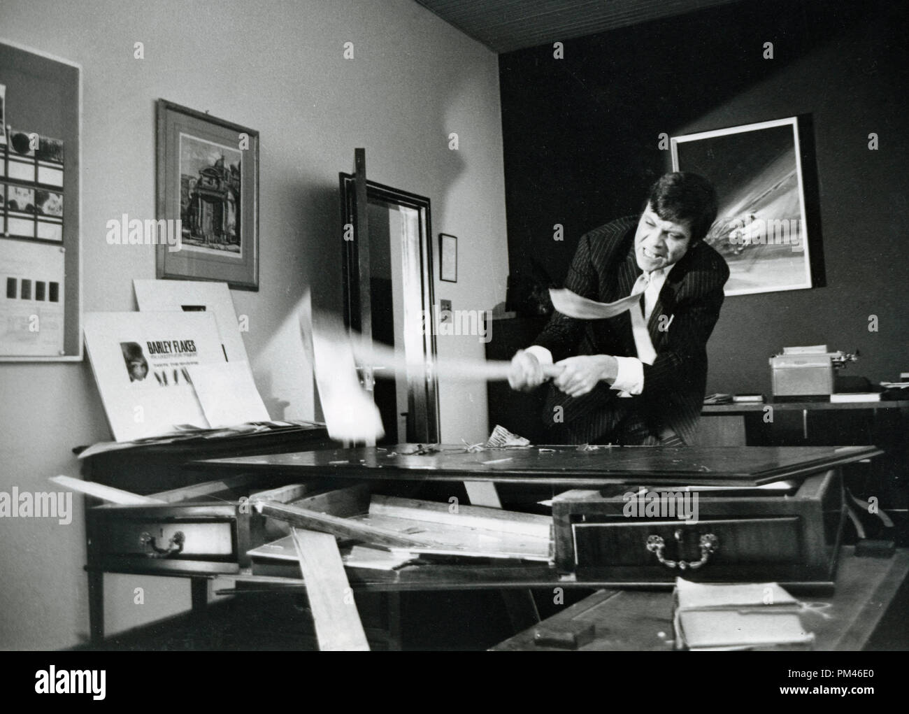 Oliver reed hi-res stock photography and images - Alamy