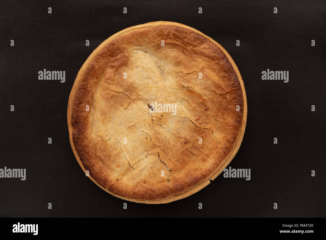 Overhead view of cooked steak pie Stock Photo - Alamy