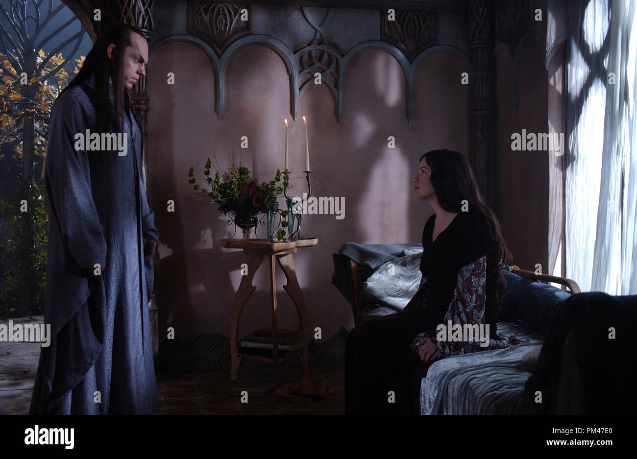 Two towers hugo weaving 2002 hi-res stock photography and images - Alamy