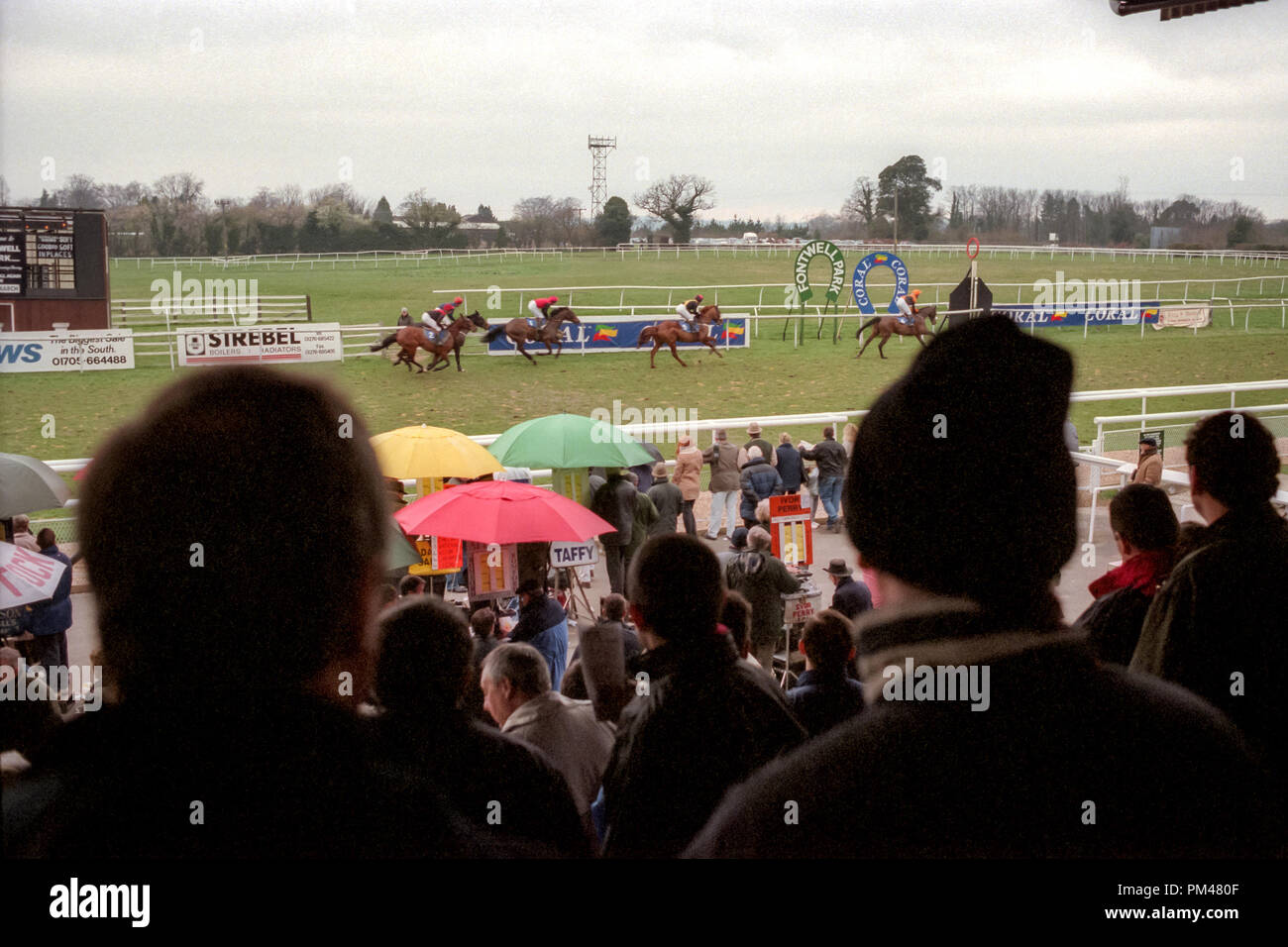 Fontwell races hi-res stock photography and images - Alamy