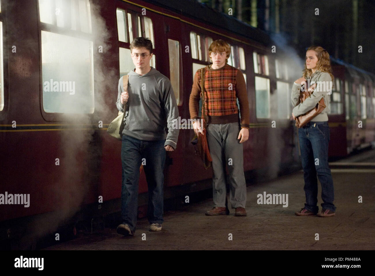 Emma watson harry potter phoenix hi-res stock photography and images ...