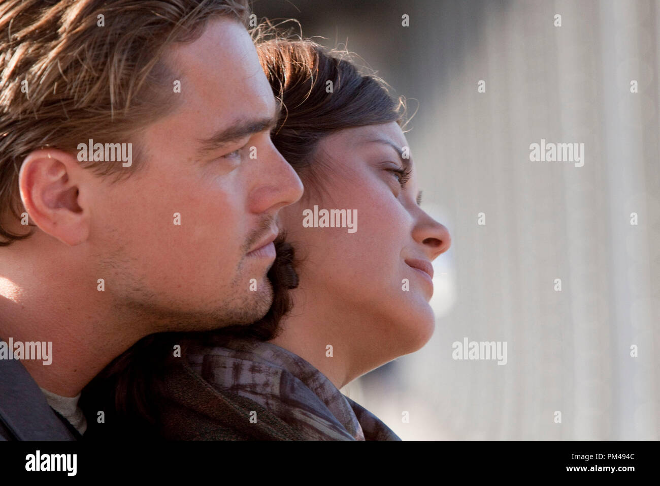 (L-r) LEONARDO DiCAPRIO as Cobb and MARION COTILLARD as Mal in Warner ...