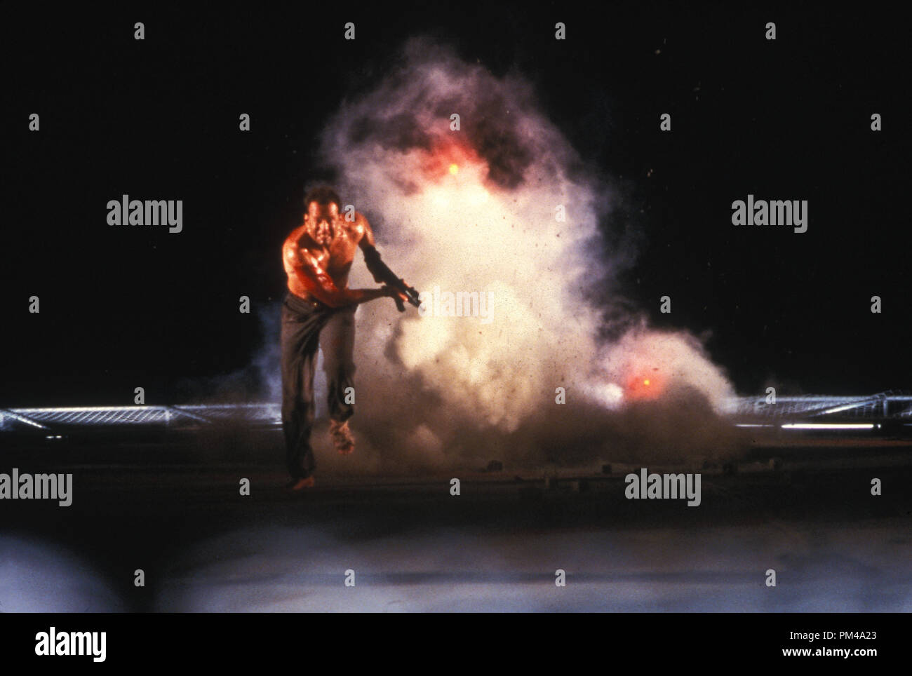 Bruce Willis "Die Hard" 1988 Stock Photo - Alamy