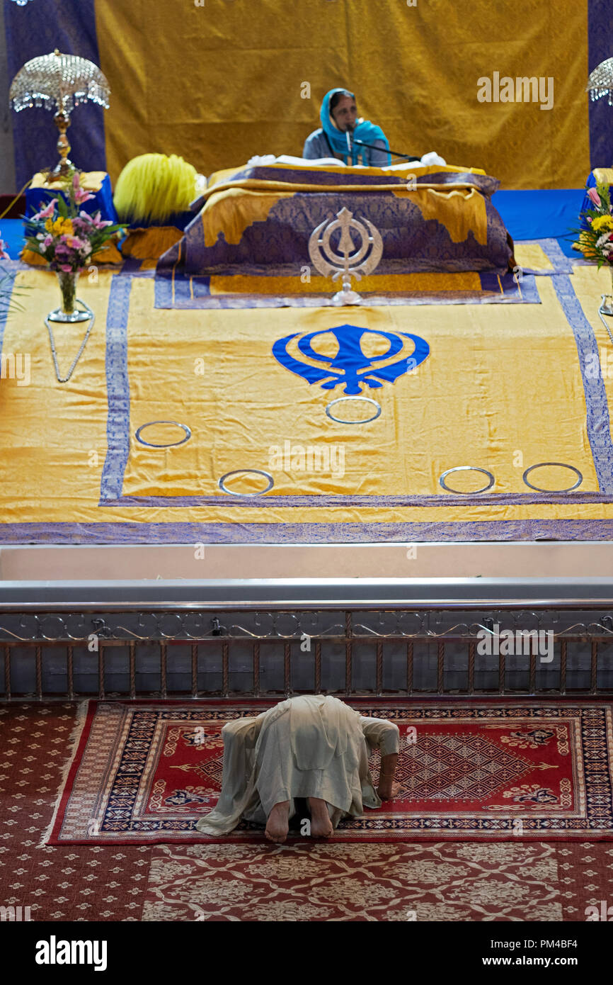 Woman bowing in temple hi-res stock photography and images - Alamy