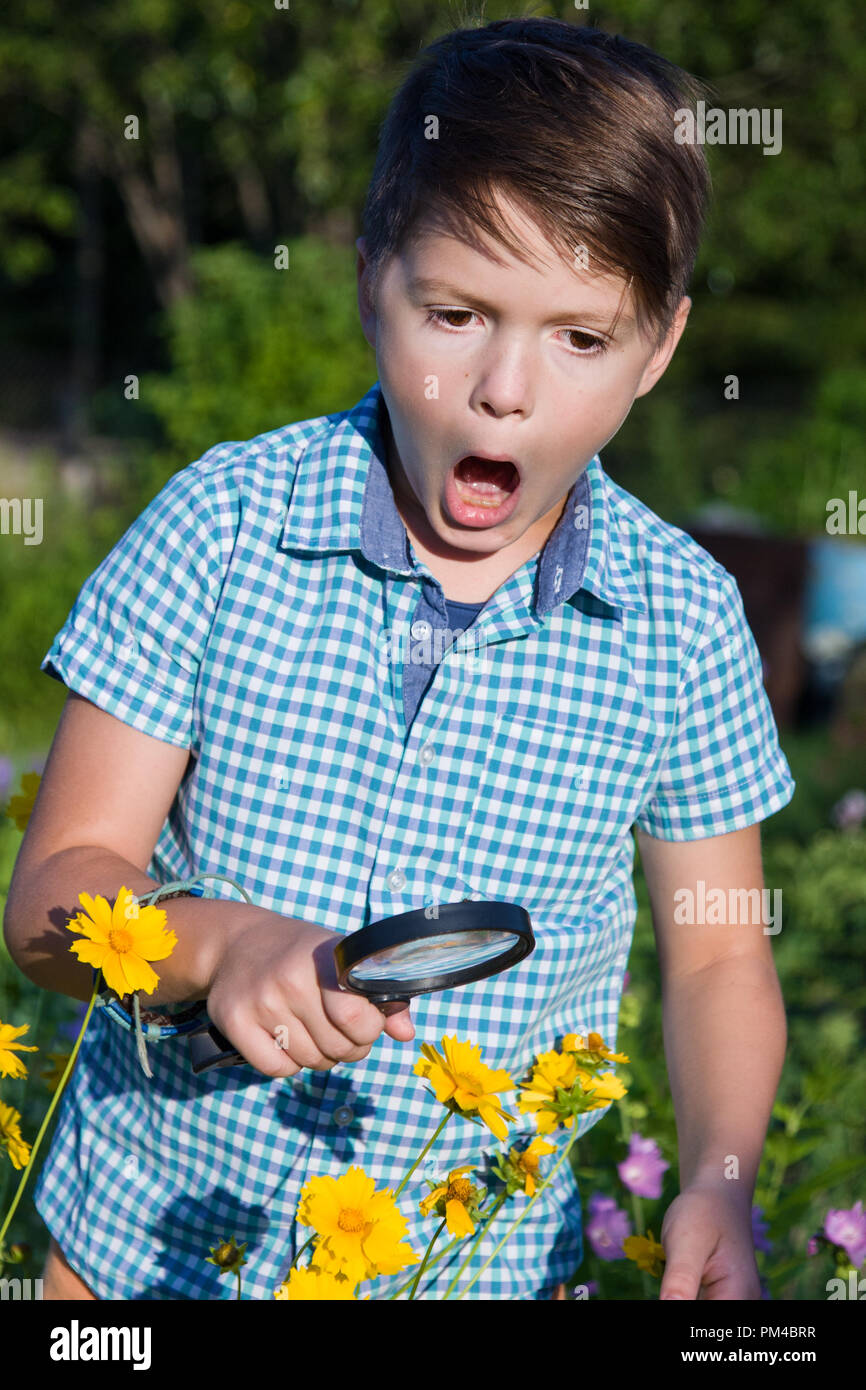 Child shocked outdoors hi-res stock photography and images - Alamy