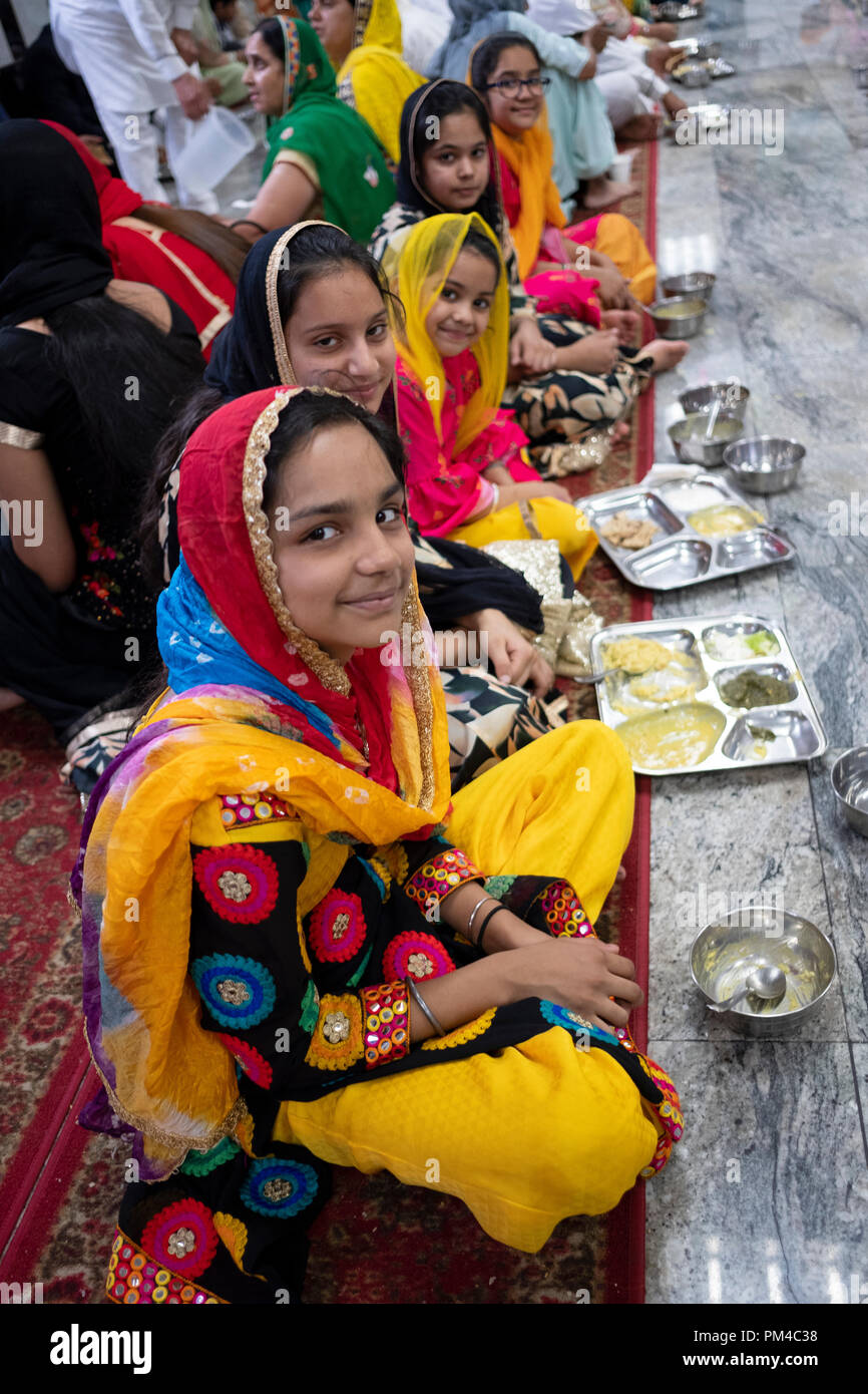 Salwar girls hi-res stock photography and images - Alamy