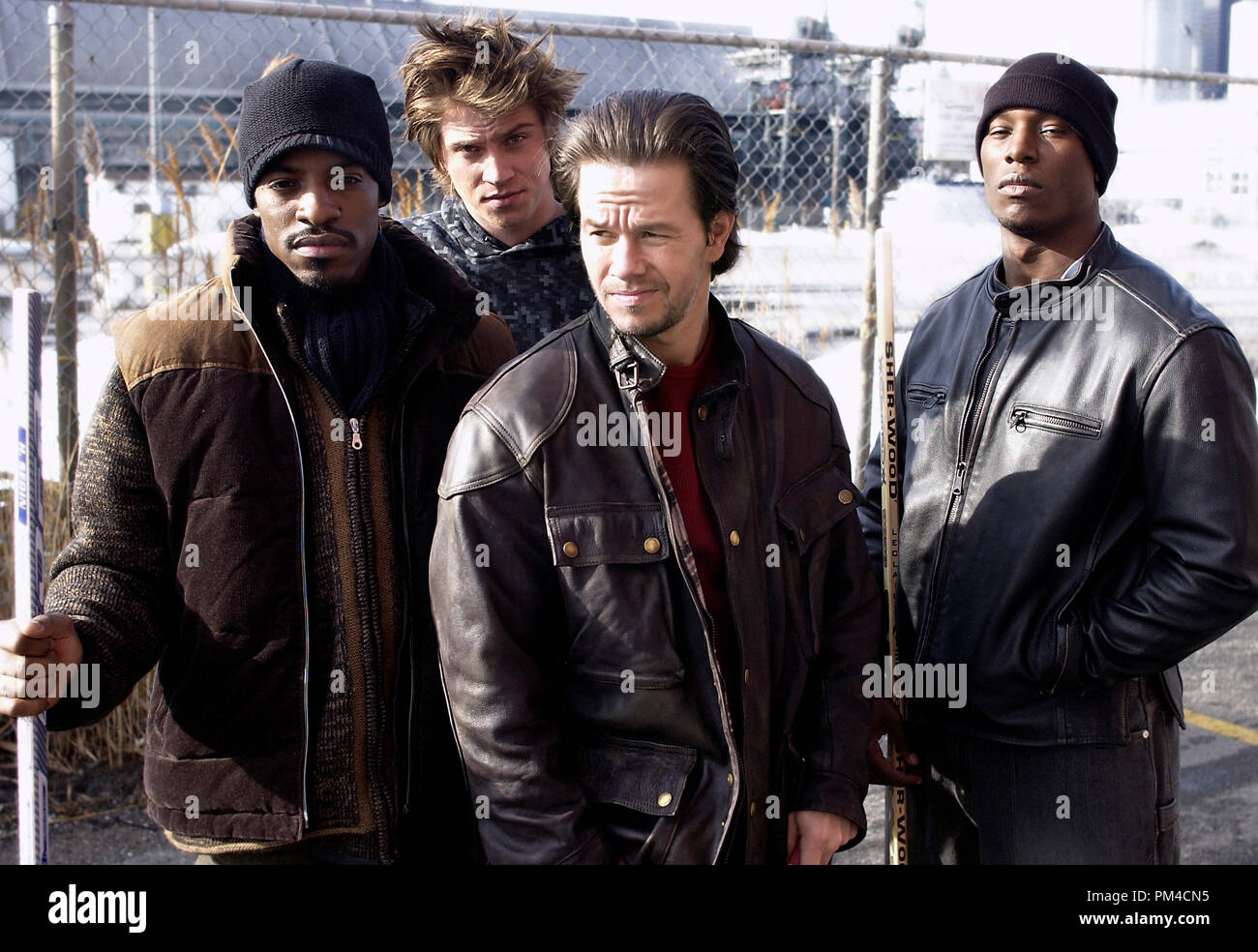 Four brothers 2005 mark wahlberg hi-res stock photography and images ...