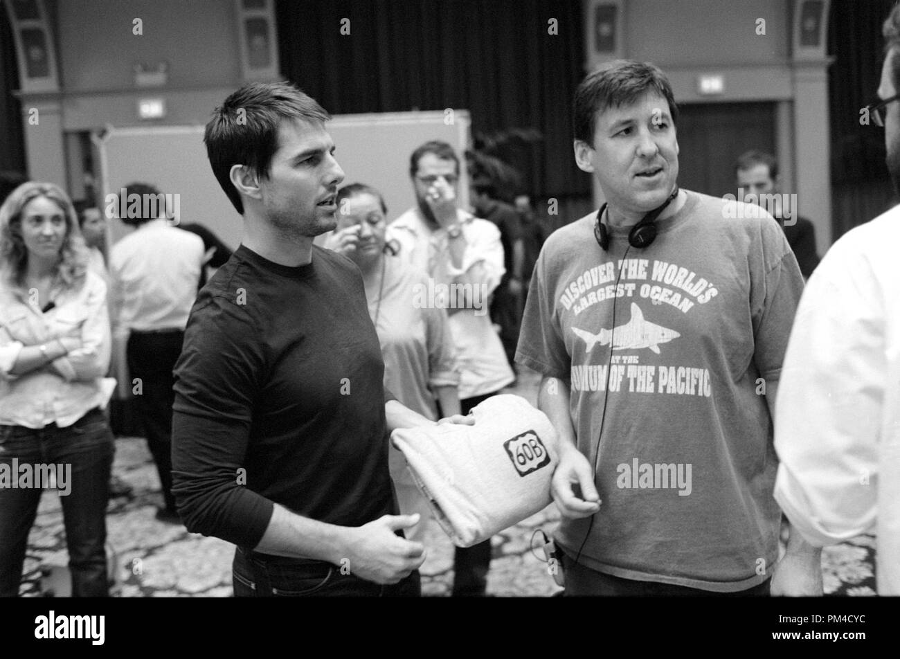 Cameron crowe tom cruise Black and White Stock Photos & Images - Alamy