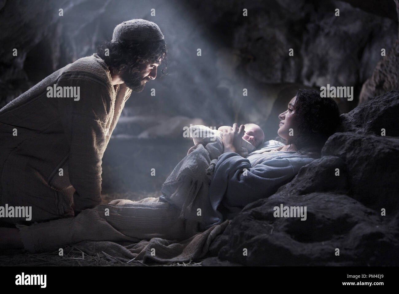 Oscar isaac keisha castle hughes nativity hi-res stock photography and ...