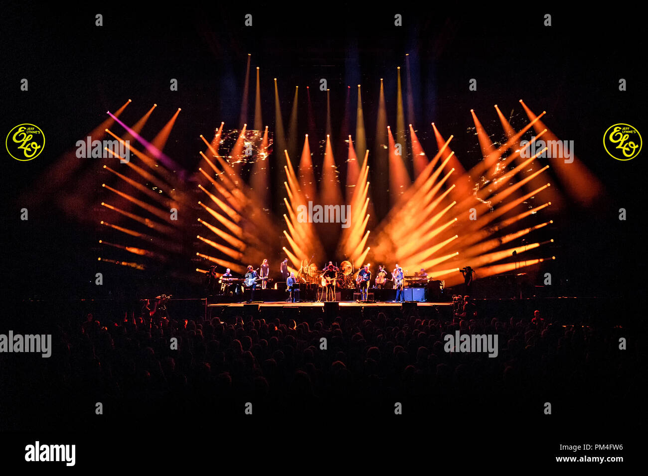 Jeff lynne elo hi-res stock photography and images - Alamy