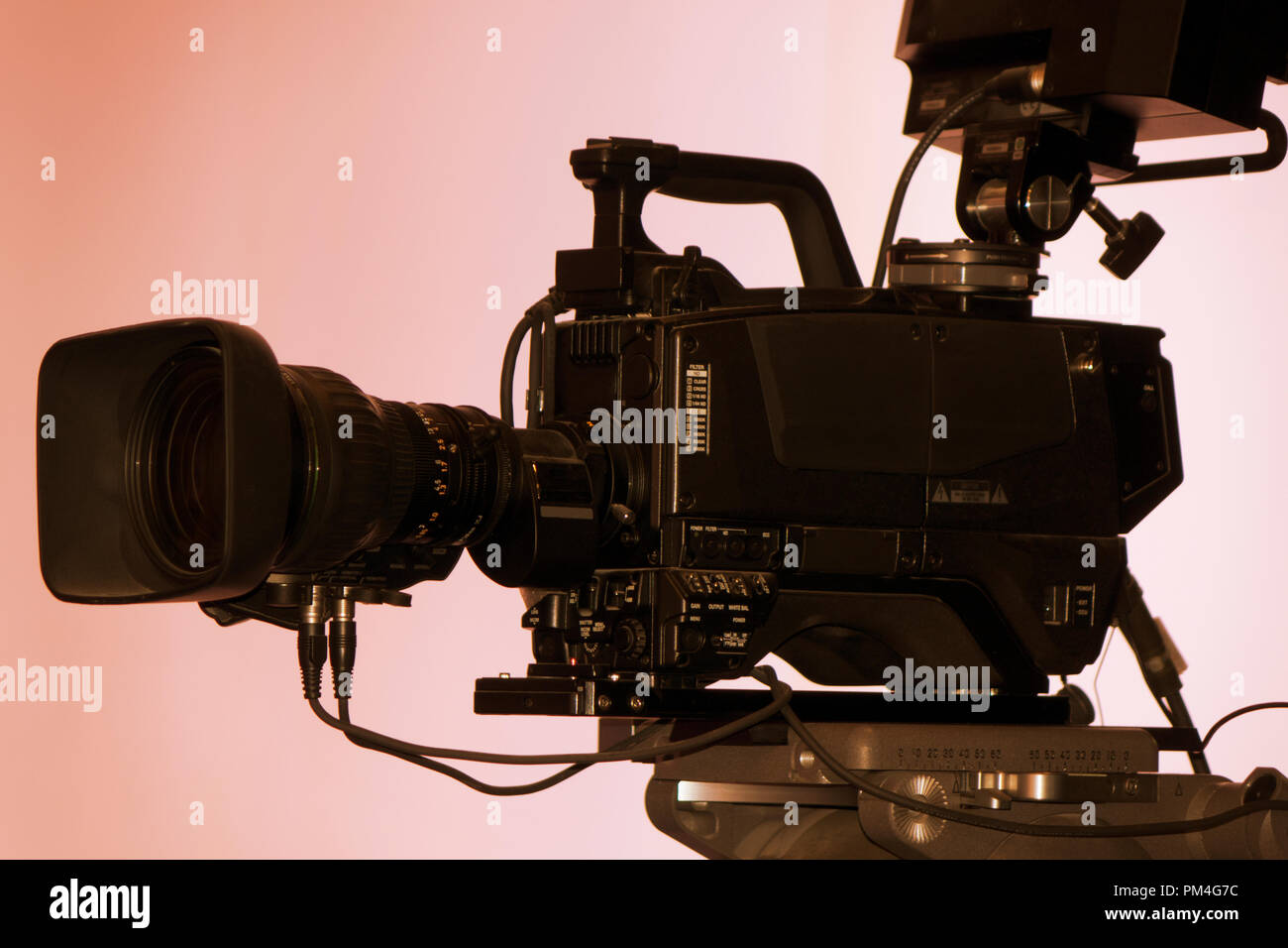 News anchor camera hi-res stock photography and images - Alamy