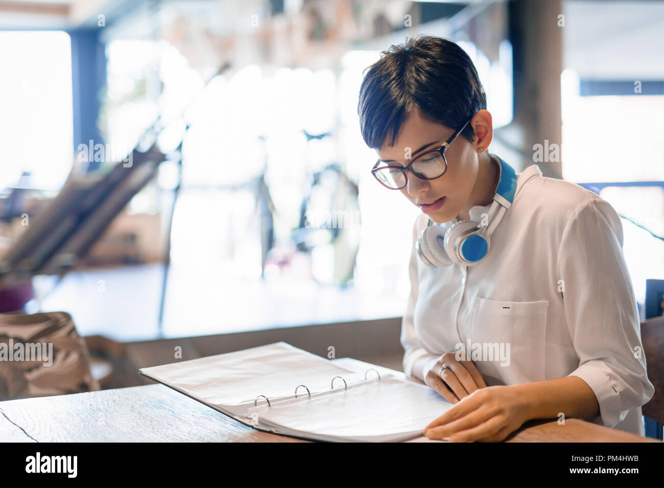 Female university student reading hi-res stock photography and images ...