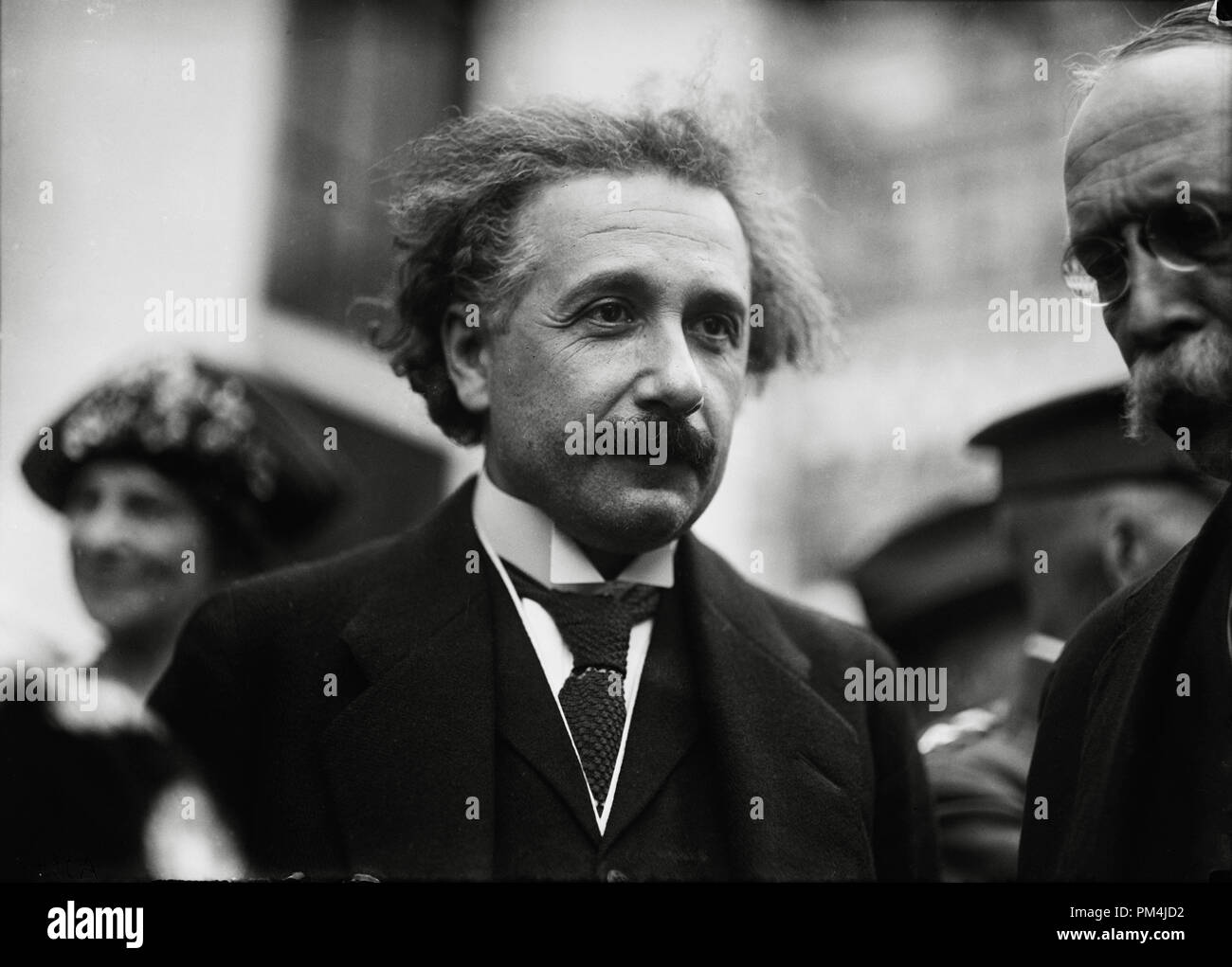 Albert einstein 1921 hi-res stock photography and images - Alamy