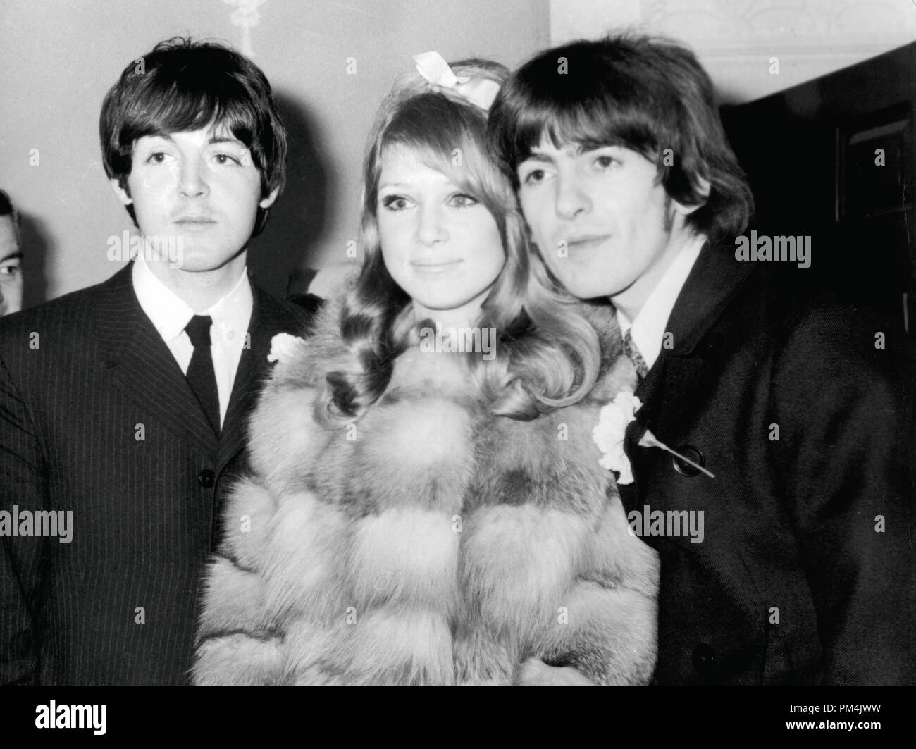 Pattie Boyd George Harrison Kiss