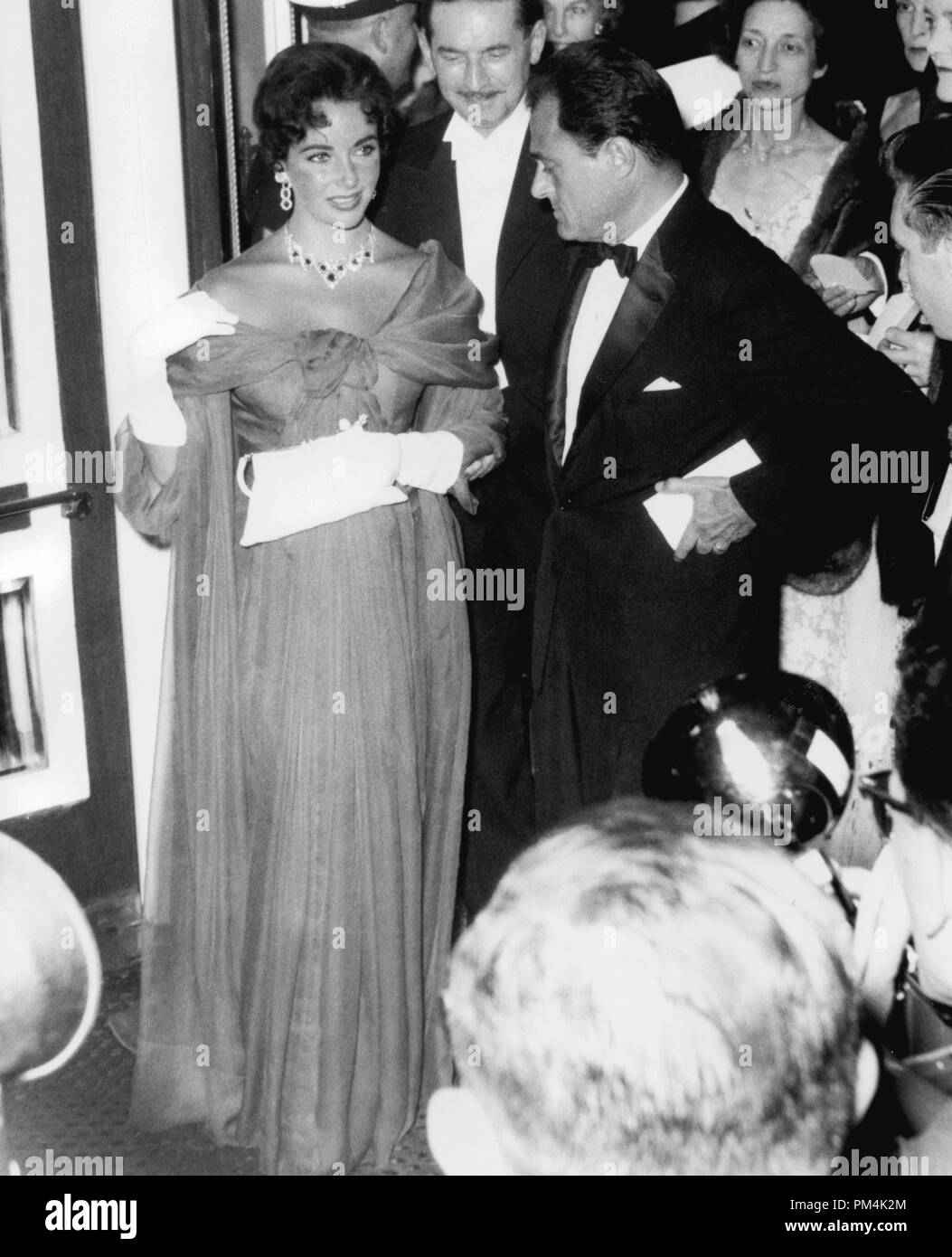 Elizabeth Taylor with her third husband Michael Todd, July1957. File ...