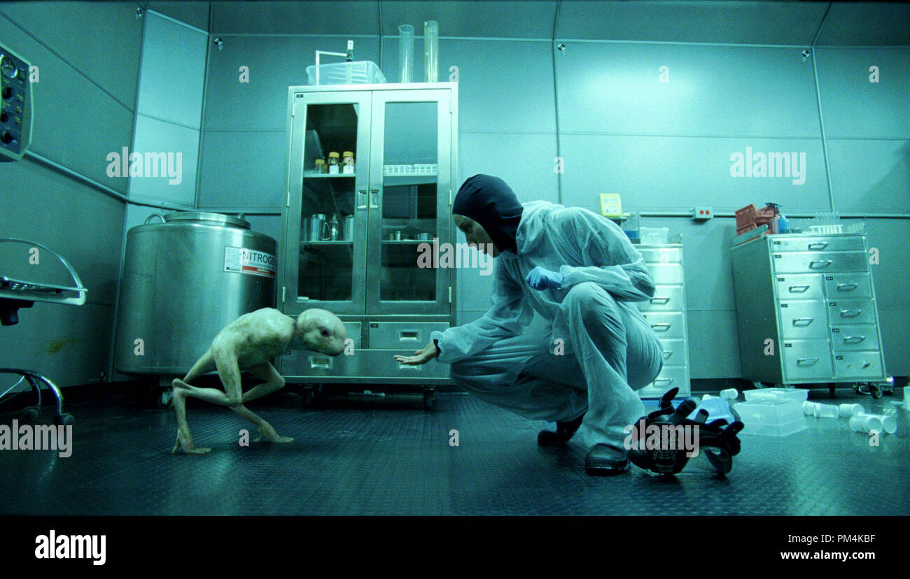 (L-r) SARAH POLLEY as Elsa and infant Dren in Warner Bros. Pictures ...