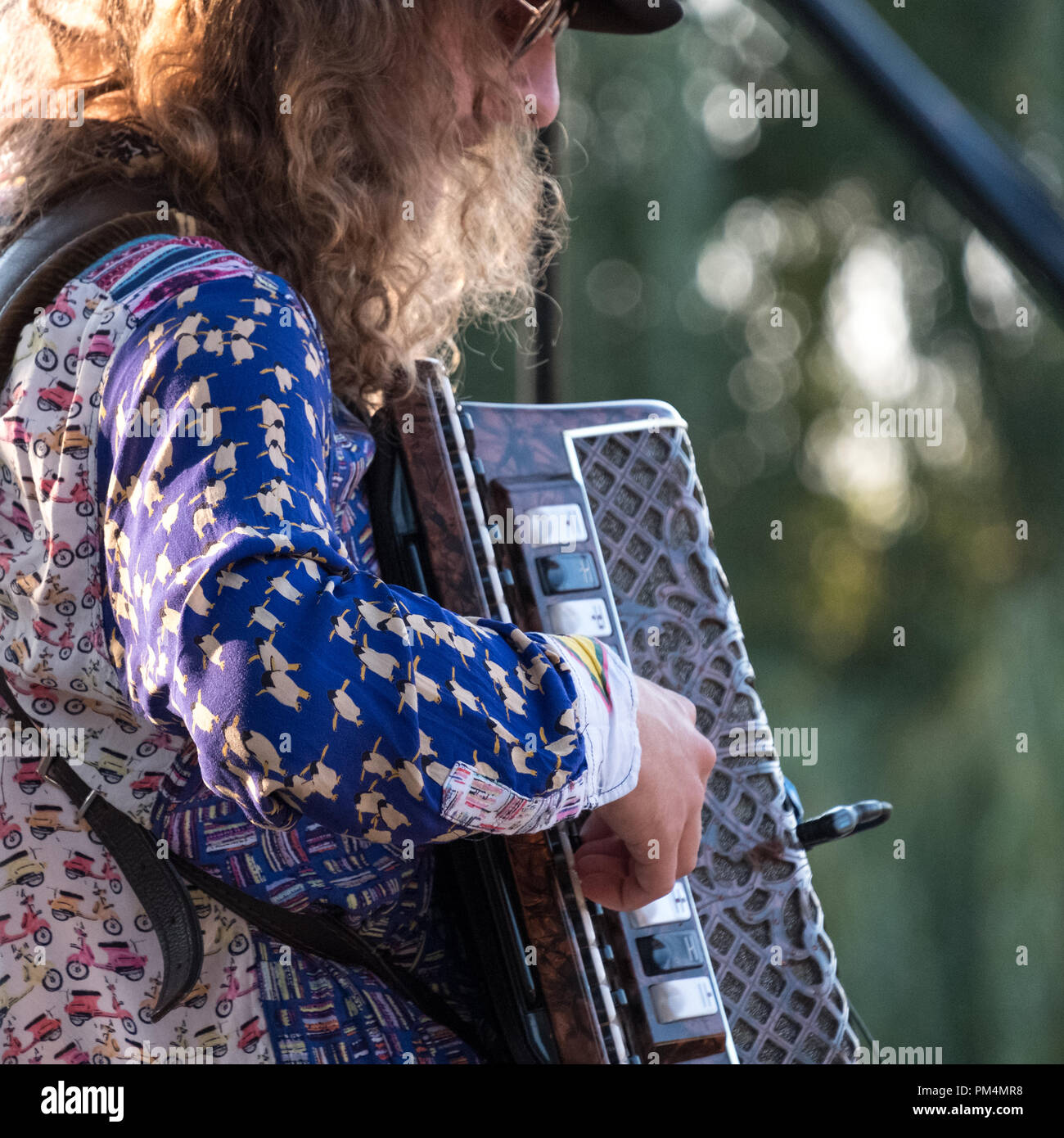 Klezmer instruments hi-res stock photography and images - Alamy