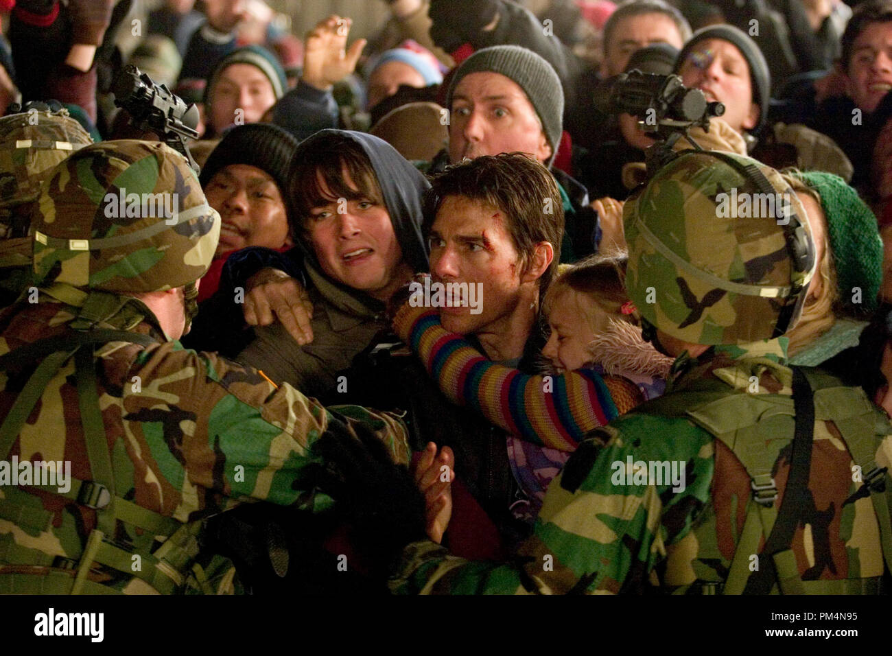 Justin chatwin fanning tom cruise hi-res stock photography and images ...