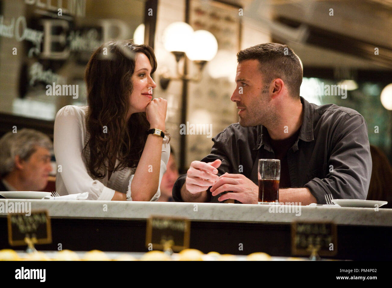 (L-r) REBECCA HALL as Claire Keesey and BEN AFFLECK as Doug MacRay in ...