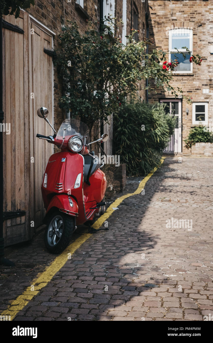 Mews house with bike hi-res stock photography and images - Alamy