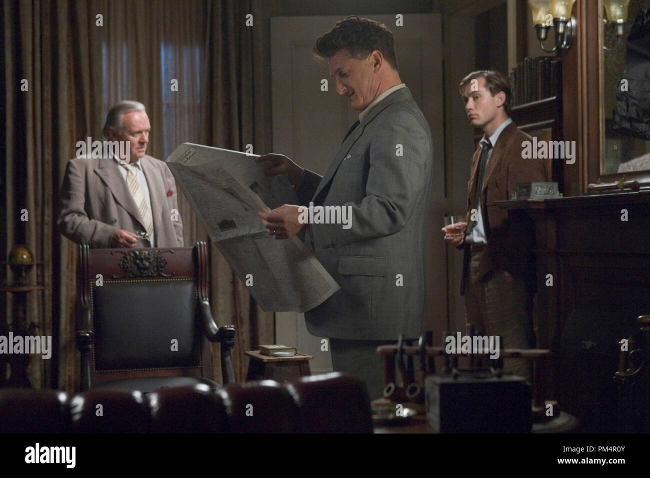 Anthony hopkins jude law 2006 photo credit hi-res stock photography and ...