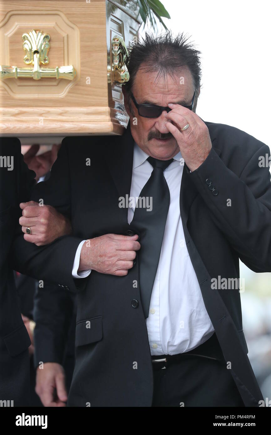 Barry chuckle rotherham hi-res stock photography and images - Alamy