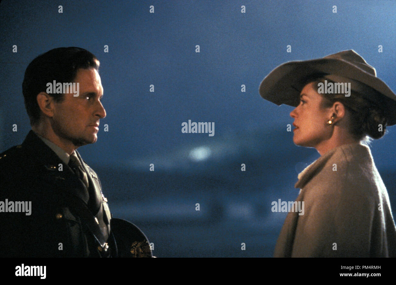 "Shining Through" 1992 Michael Douglas, Melanie Griffith Stock Photo - Alamy