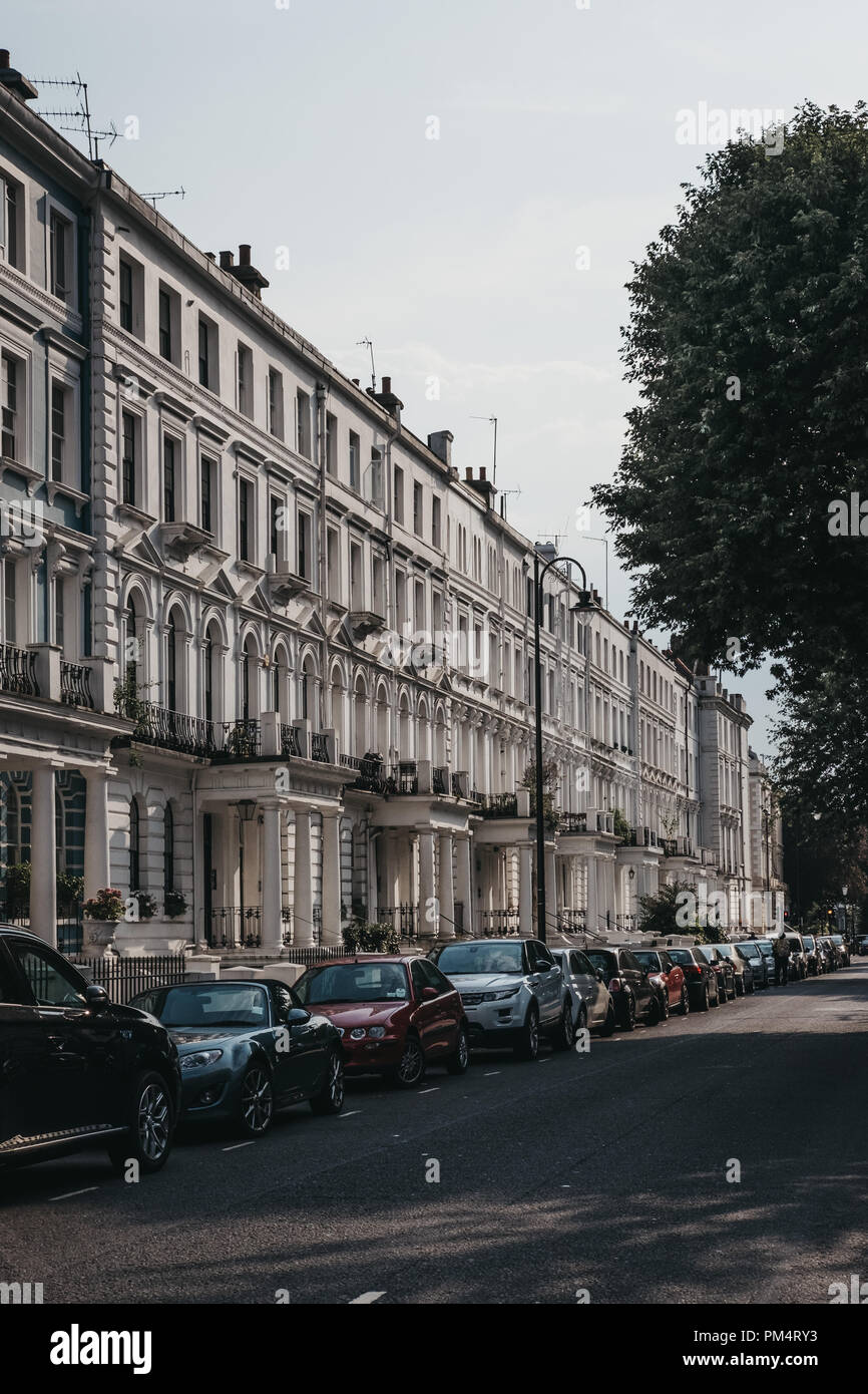 Luxurious cars in london hi-res stock photography and images - Alamy