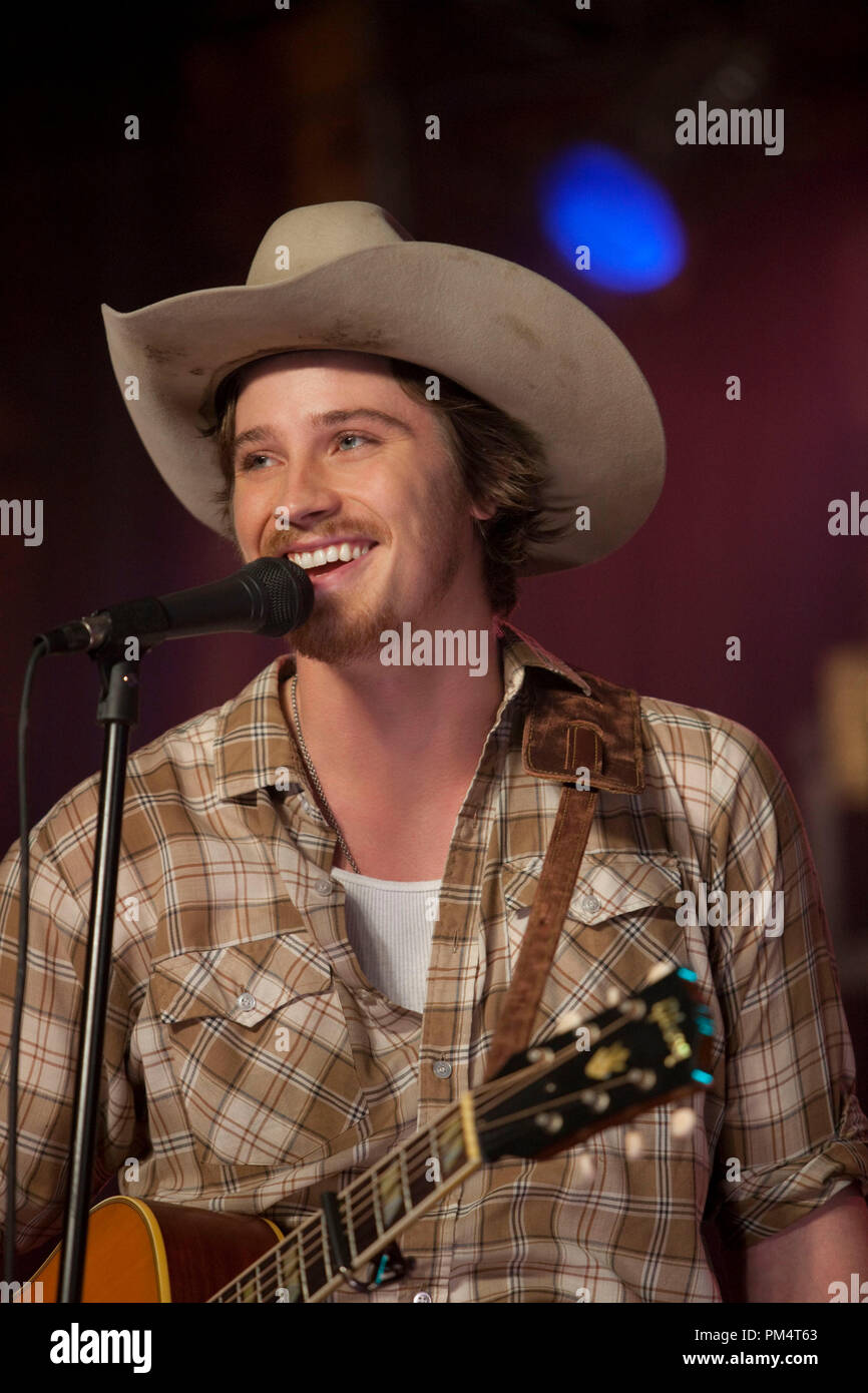 Perform with hi-res stock photography and images - Alamy