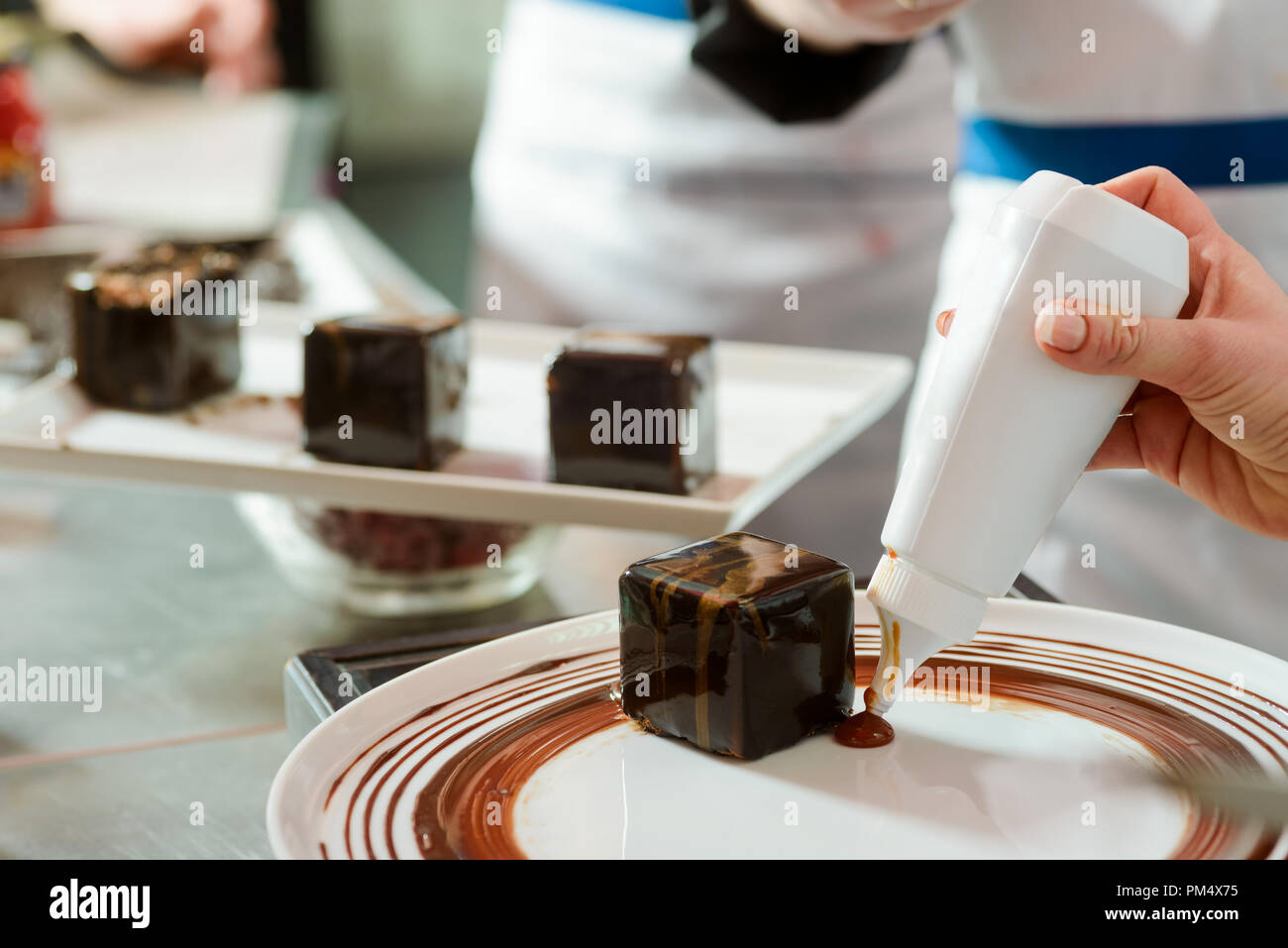 Decorating dessert plate with sauce Stock Photo - Alamy