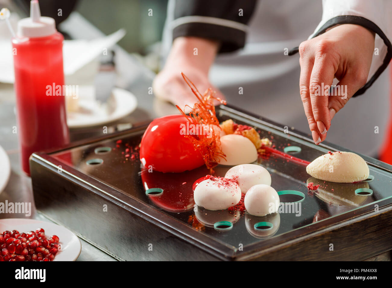 Sprinkling ingredients hi-res stock photography and images - Alamy