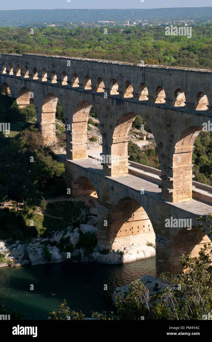 Aqueduc du pont du gard hi-res stock photography and images - Alamy