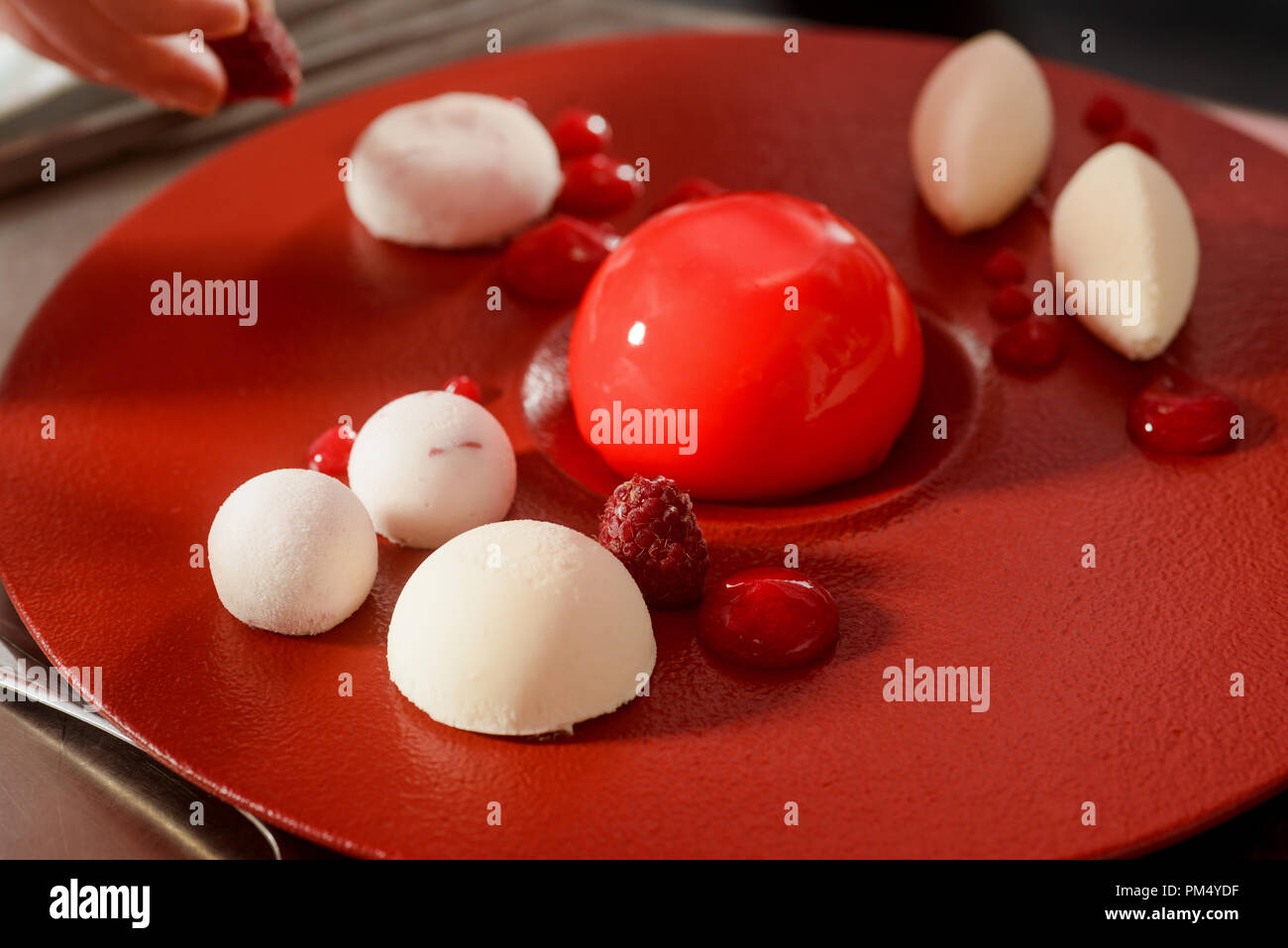 Cake sphere hi-res stock photography and images - Alamy