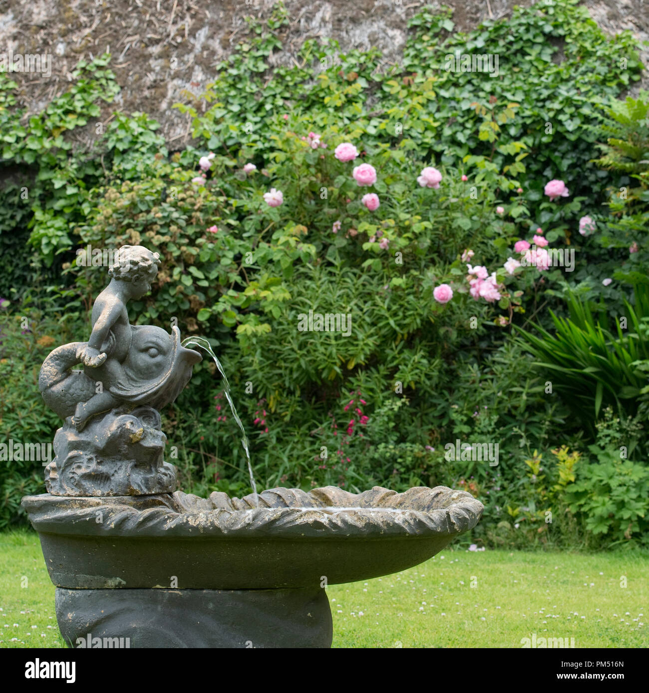 Garden ornament water feature hi-res stock photography and images - Alamy