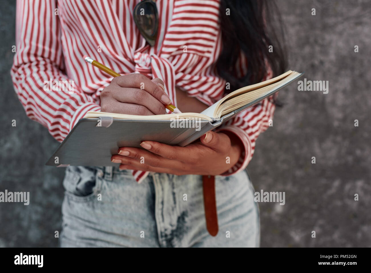 Arabic girl writing hi-res stock photography and images - Alamy
