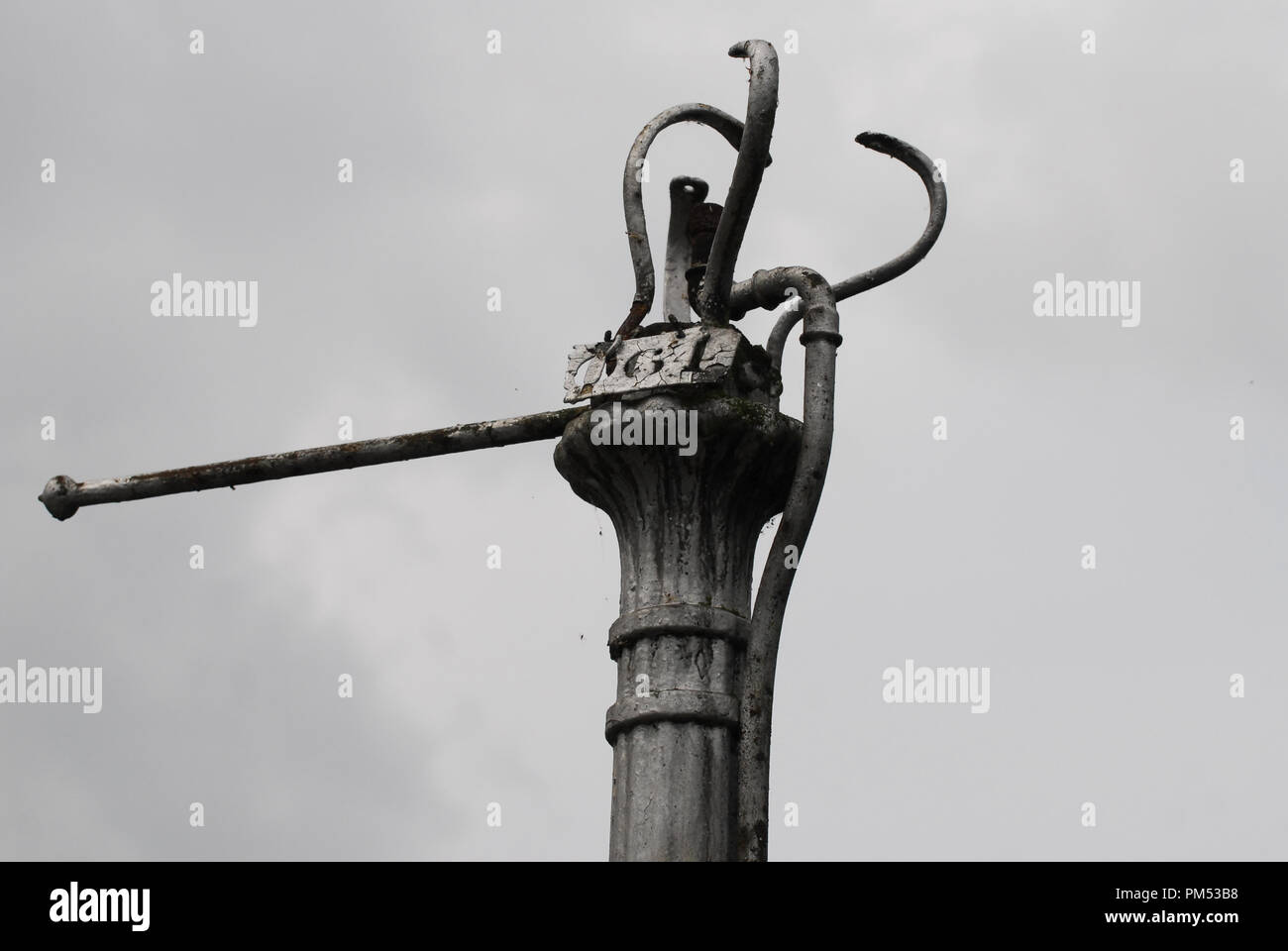 A rusted old lamp post Stock Photo - Alamy