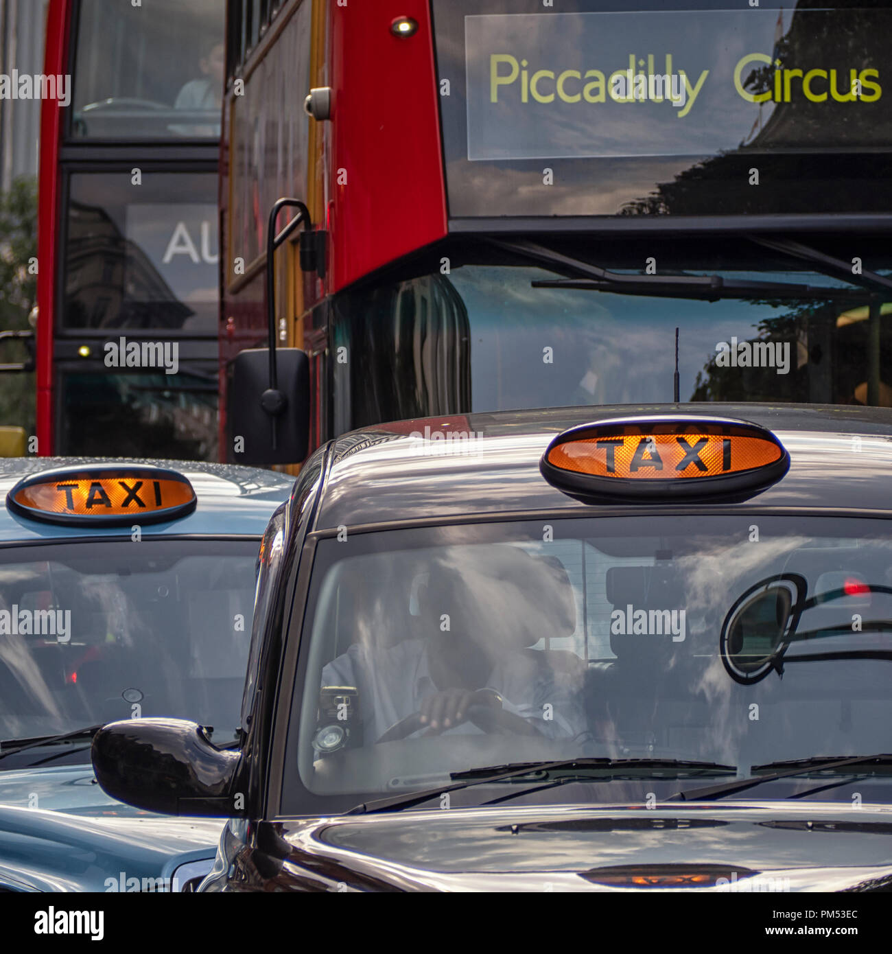 Black London Taxi Sign High Resolution Stock Photography and Images - Alamy