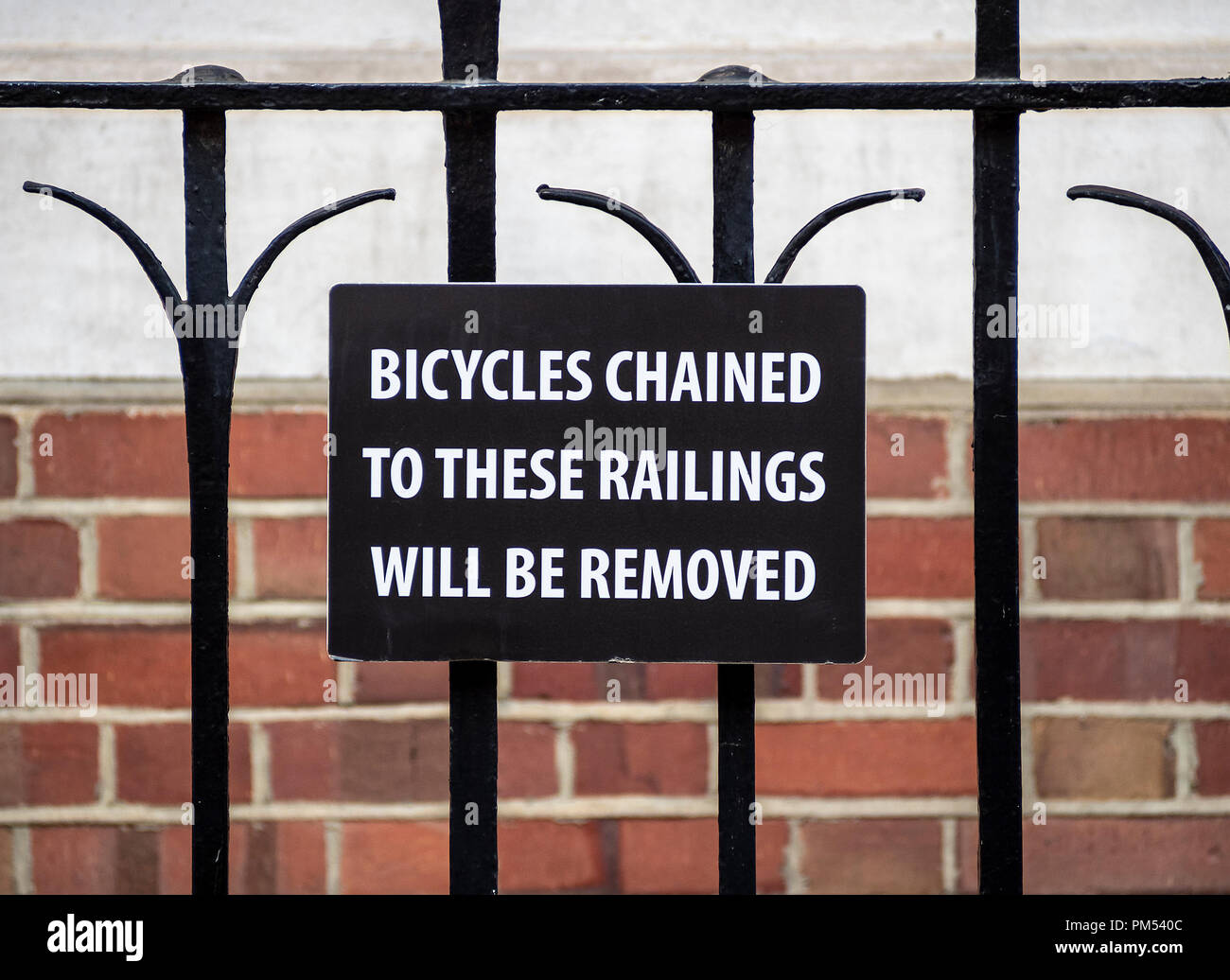 Do not chain bicycles to railings sign hi-res stock photography and ...