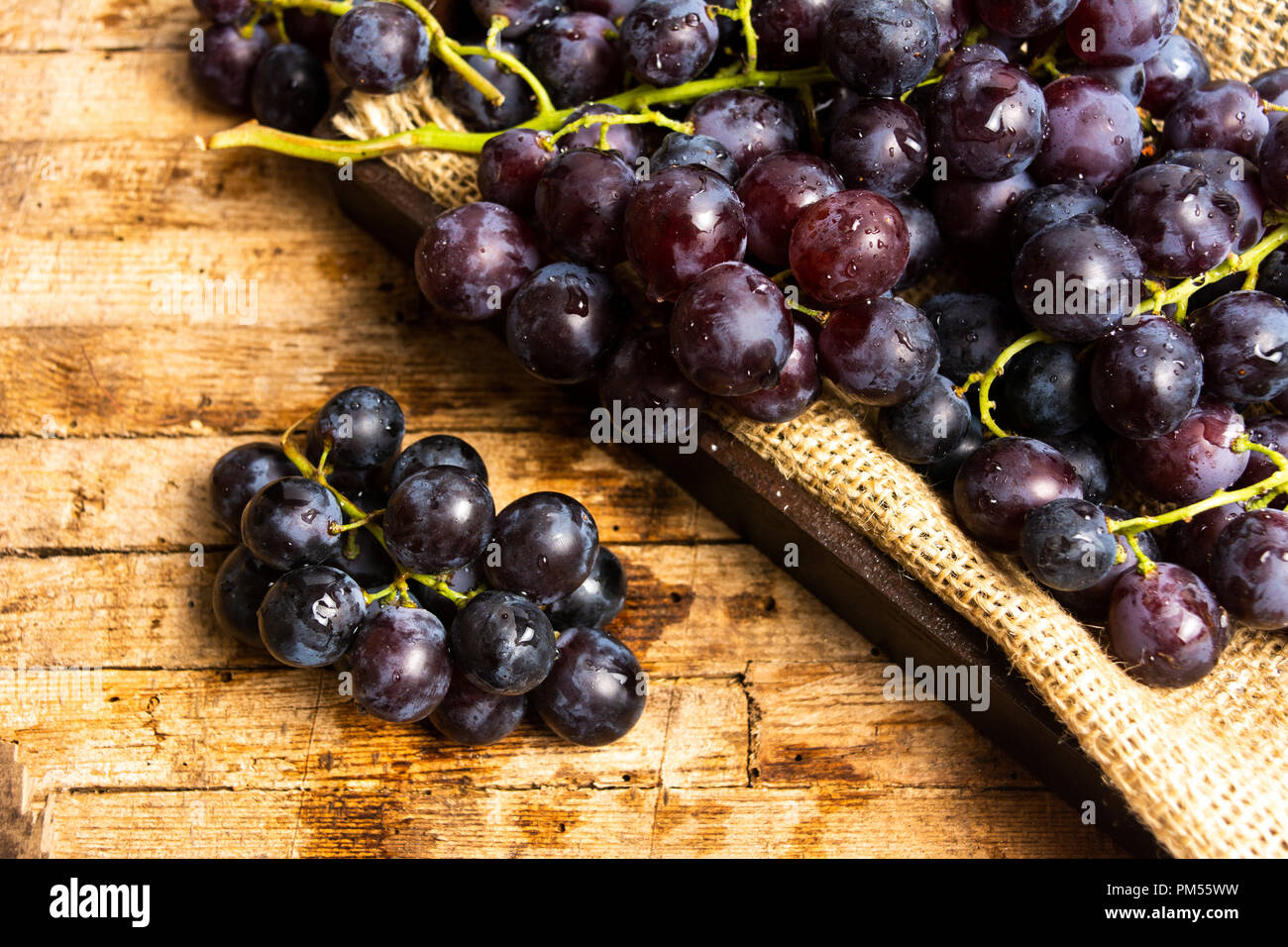 Grape cluster hi-res stock photography and images - Alamy